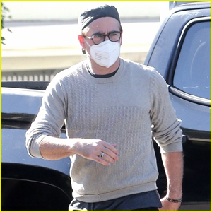Colin Farrell Masks Up During a Trip to the Gas Station | Colin Farrell ...