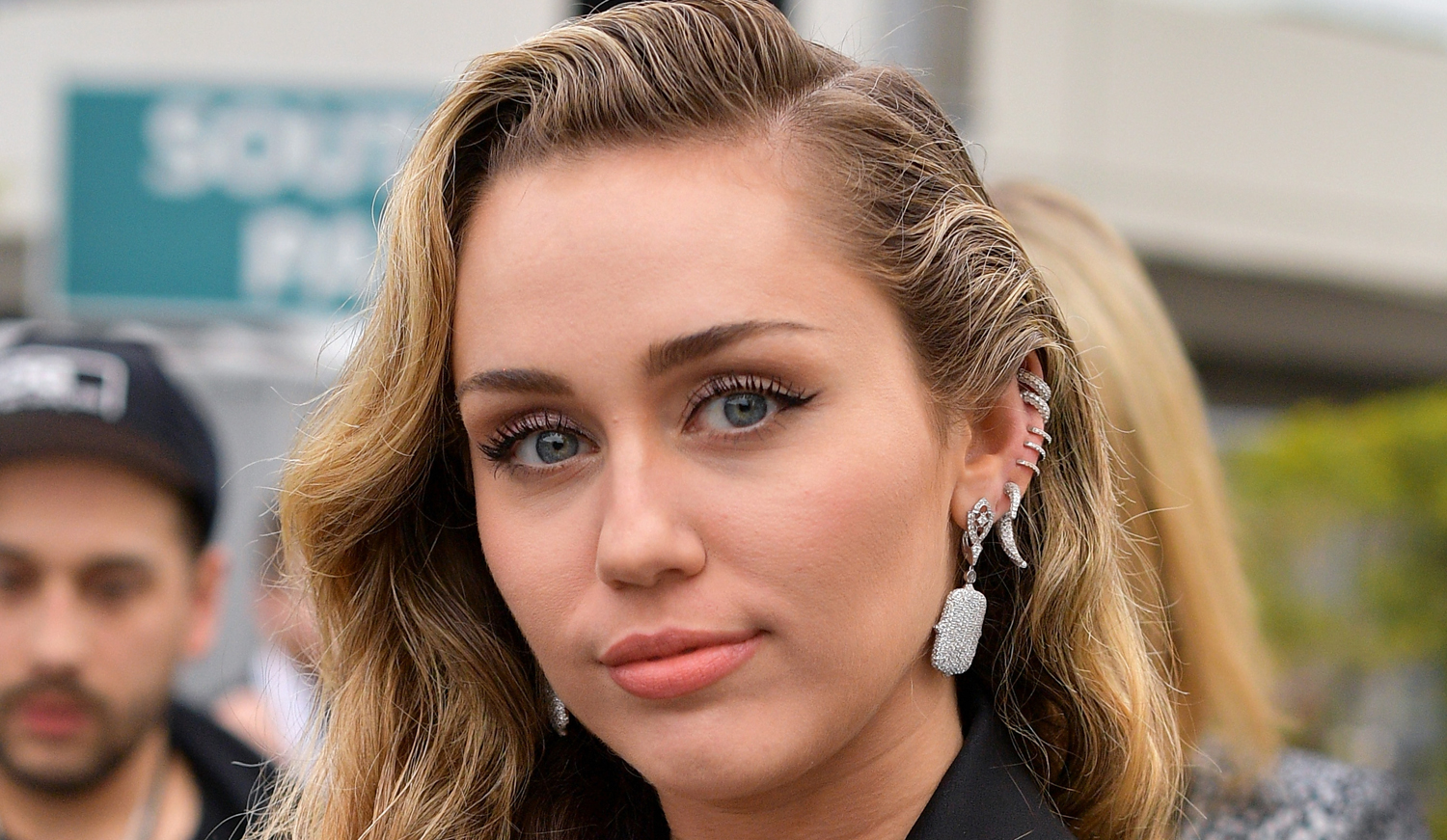 Miley Cyrus Is Helping Fans Make Life Decisions By Commenting on Their ...
