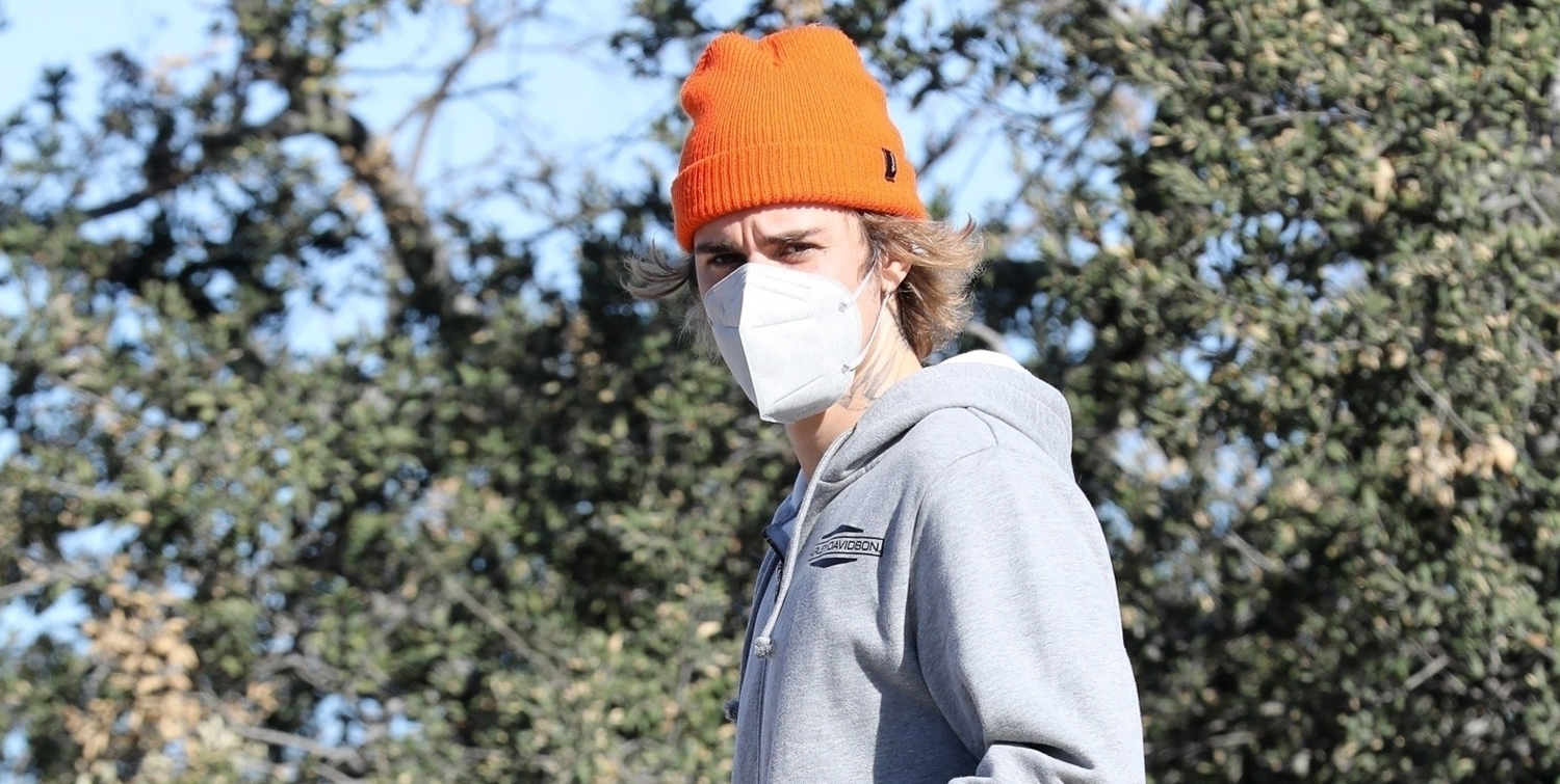 Justin Bieber Throws Up the Peace Sign While Out on a Hike | Justin ...