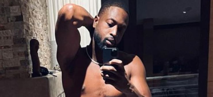 Dwyane Wade Bares Ripped Abs in Pre-Valentine’s Day Shirtless Selfies ...