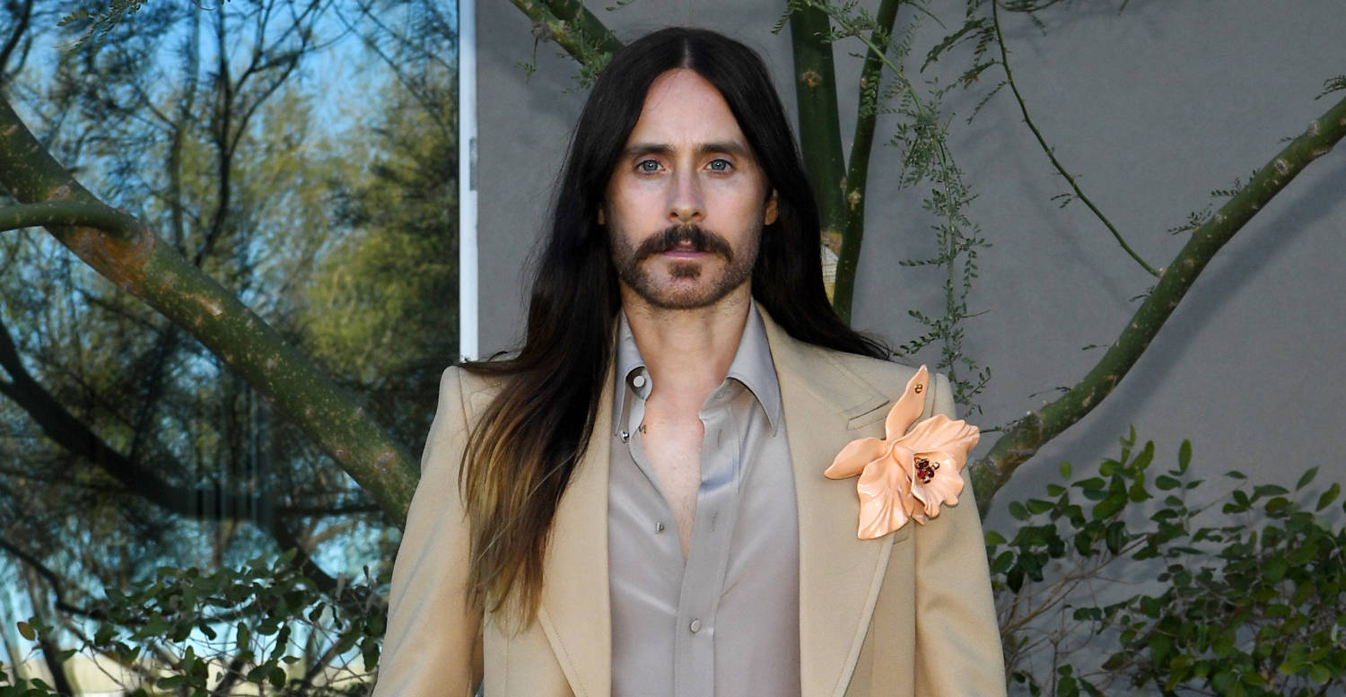 Jared Leto Sports Flower Brooch in His Gucci Suit for Golden Globes ...