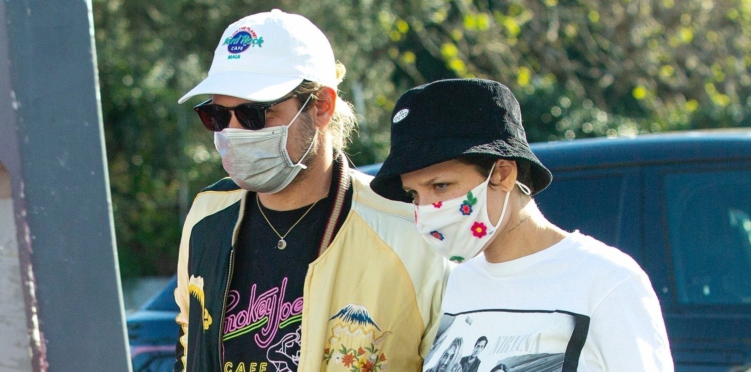 Halsey Covers Baby Bump in White T-Shirt While Out with Boyfriend Alev ...