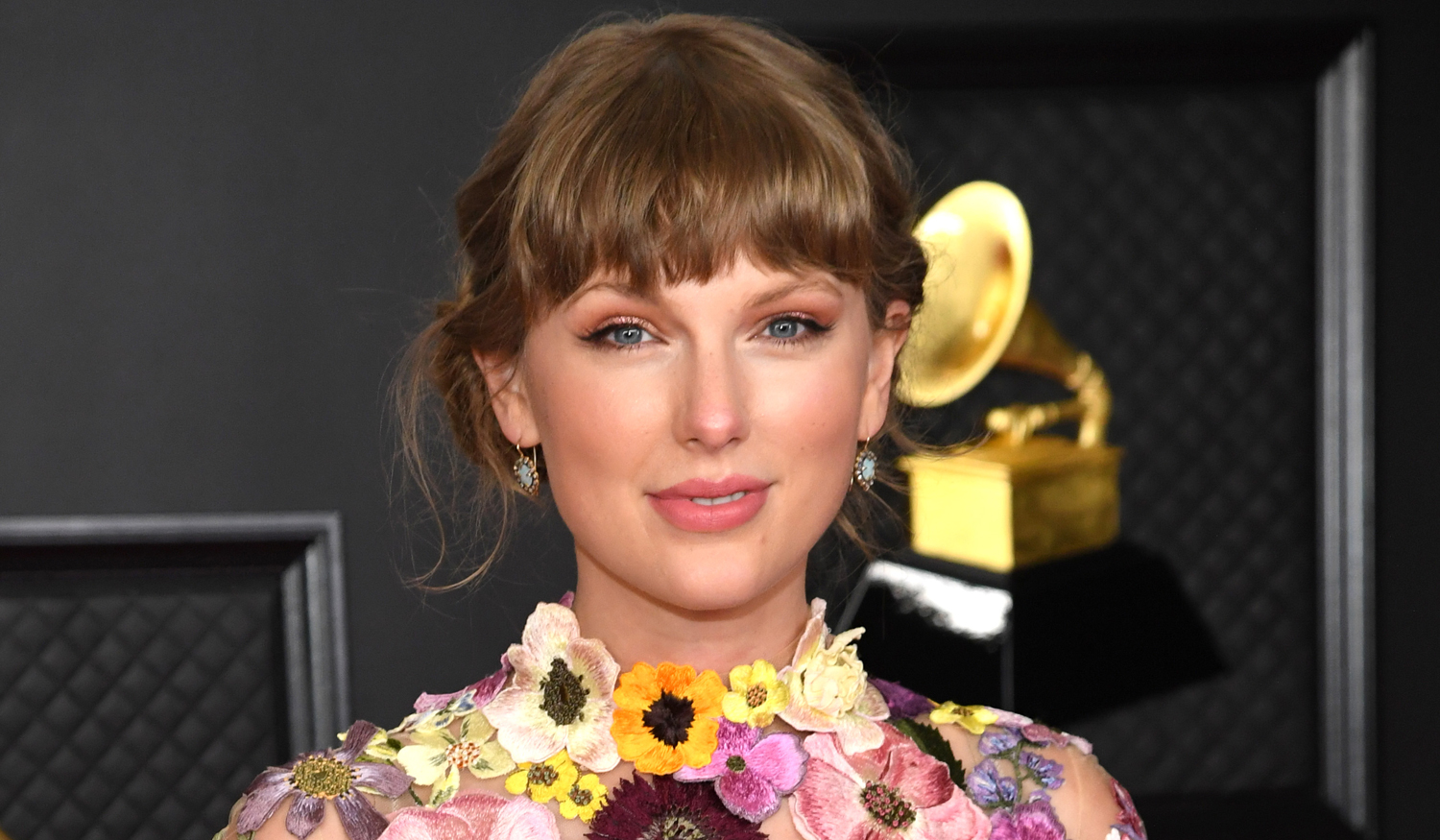 Taylor Swift Had a Wardrobe Malfunction During the 2021 Grammys That ...