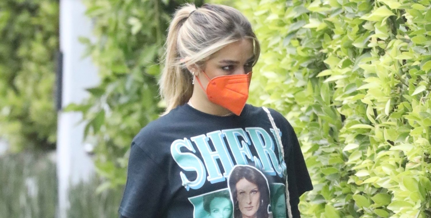 Addison Rae Wears T-Shirt with Mom Sheri on It in Honor of Mother’s Day ...