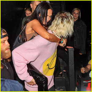 Megan Fox Gets a Piggyback Ride from Machine Gun Kelly During Their ...
