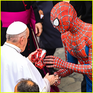 Pope Francis Meets Spider-Man During Weekly Service at The Vatican ...