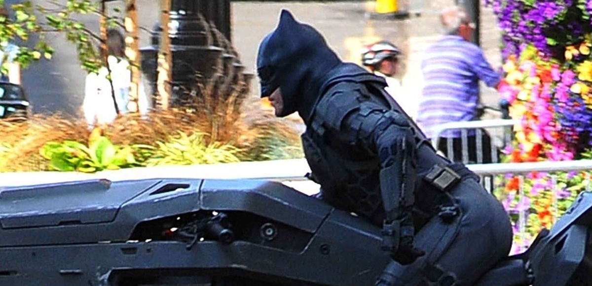 ‘The Flash’ Set Photos Seem to Confirm Ben Affleck’s Batman Scenes Are ...