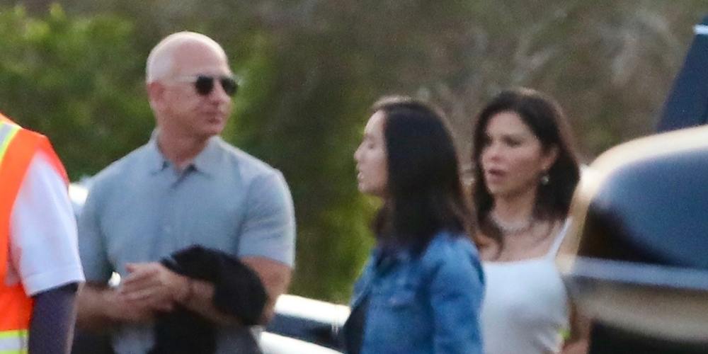 Jeff Bezos Arrives for Dinner With Friends & Family Ahead of His First ...