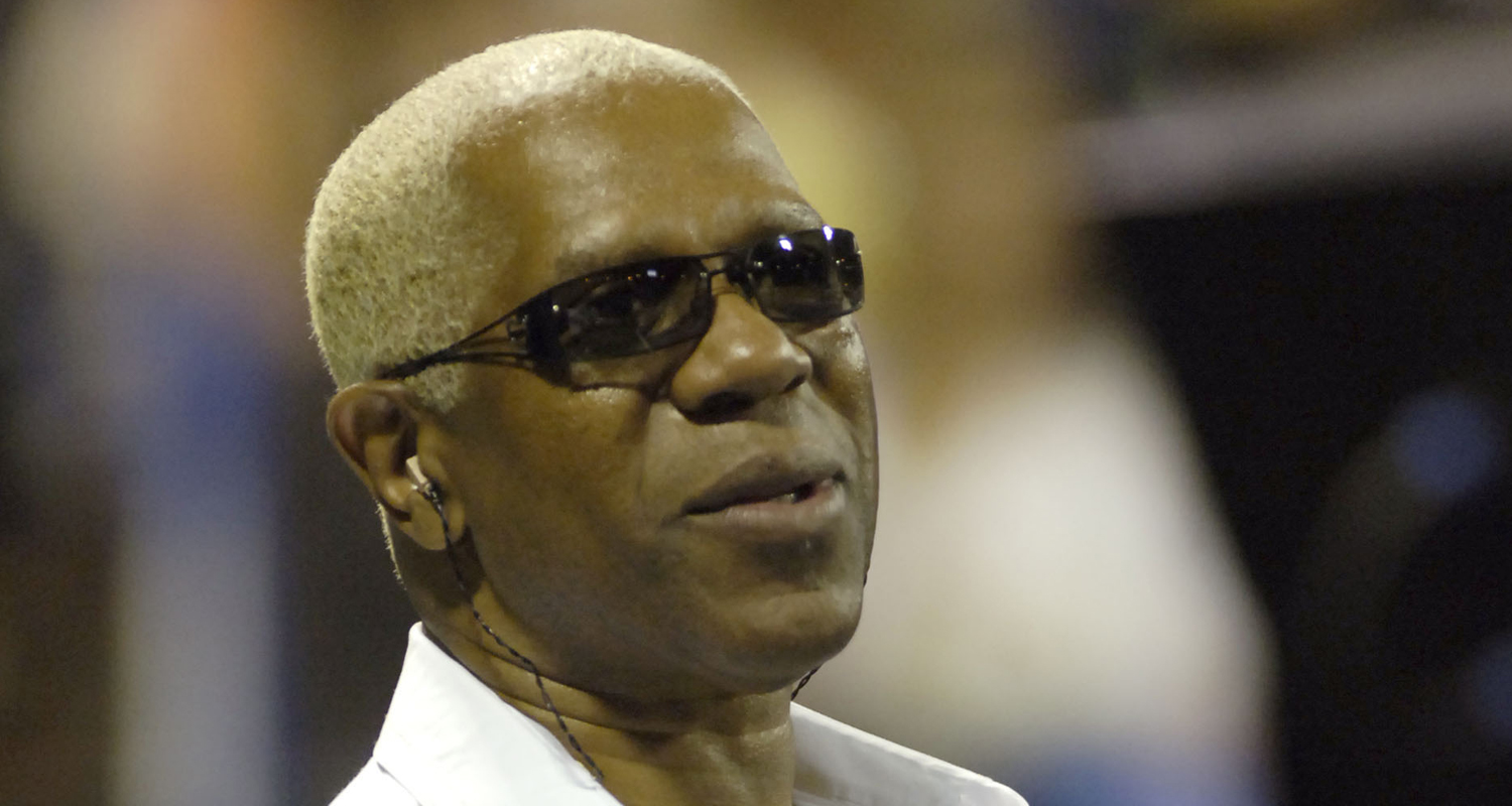 Dennis ‘Dee Tee’ Thomas Dead – Kool & The Gang Saxophonist Dies at 70 ...