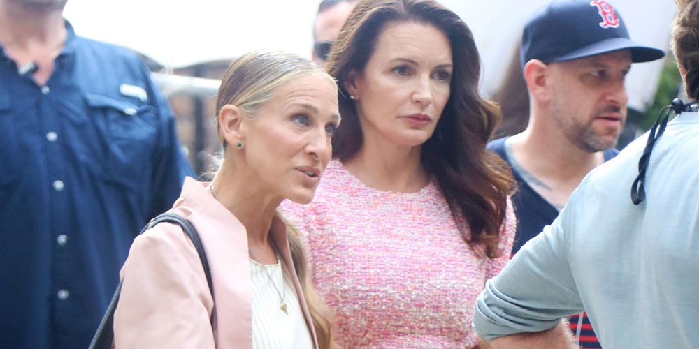 Sarah Jessica Parker & Kristin Davis Coordinate in Pink Outfits For ...