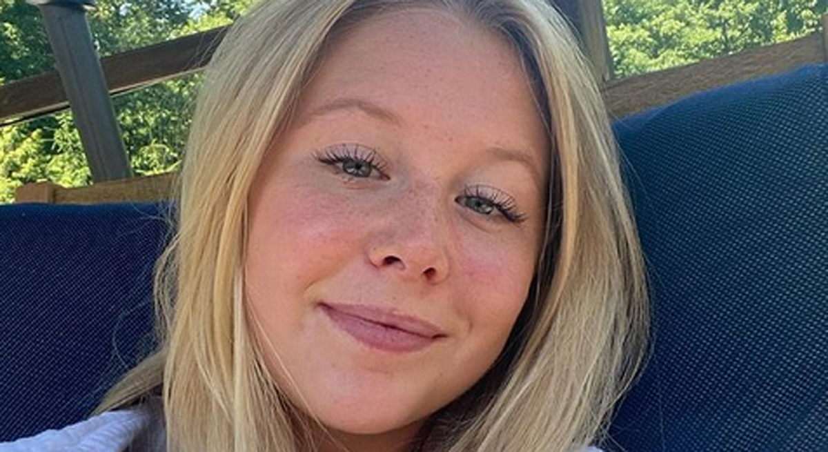 Netflix’s Miranda McKeon, 19, Undergoes Double Mastectomy to Become ...