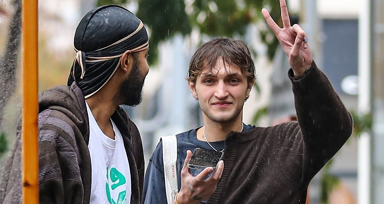 Anwar Hadid Steps Out in West Hollywood Amid Reports He & Girlfriend ...