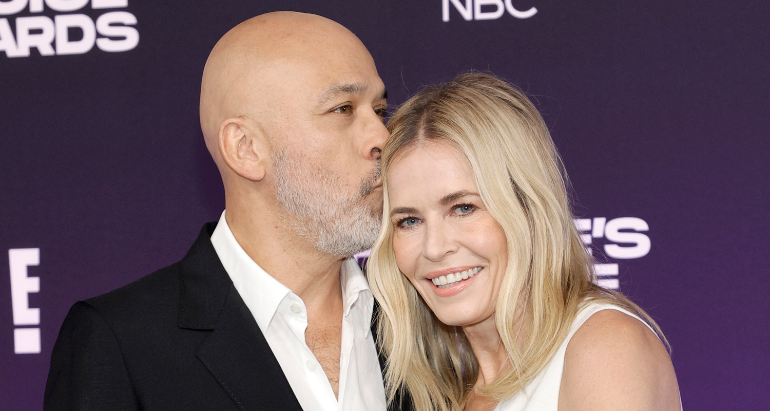 Chelsea Handler Gets a Kiss From Boyfriend Jo Koy at People’s Choice ...