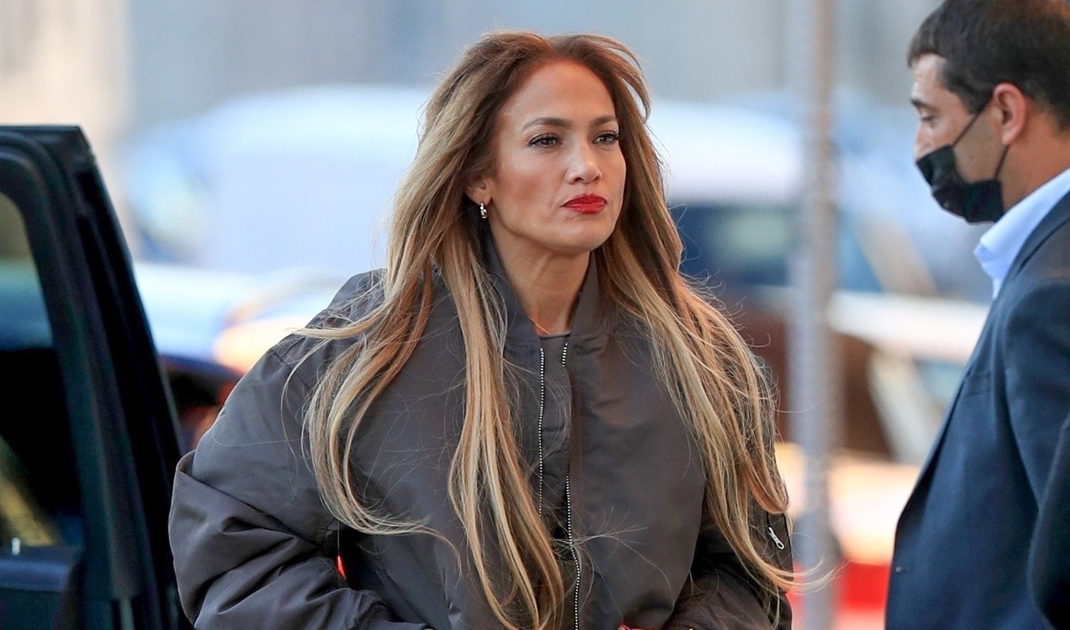 Jennifer Lopez Goes Comfy in Her Sweats at the Rehearsal Studio ...