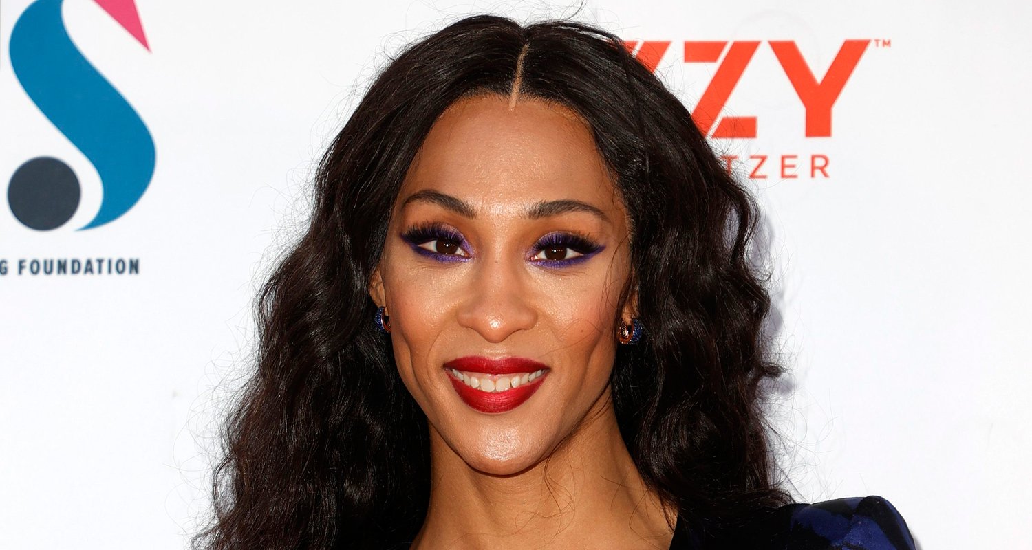MJ Rodriguez Makes History as First Trans Woman to Win Golden Globe ...