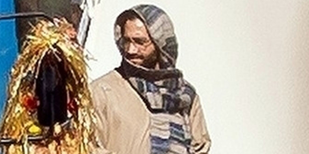 Jake Gyllenhaal Wears a Head Scarf On The Set of ‘The Interpreter ...