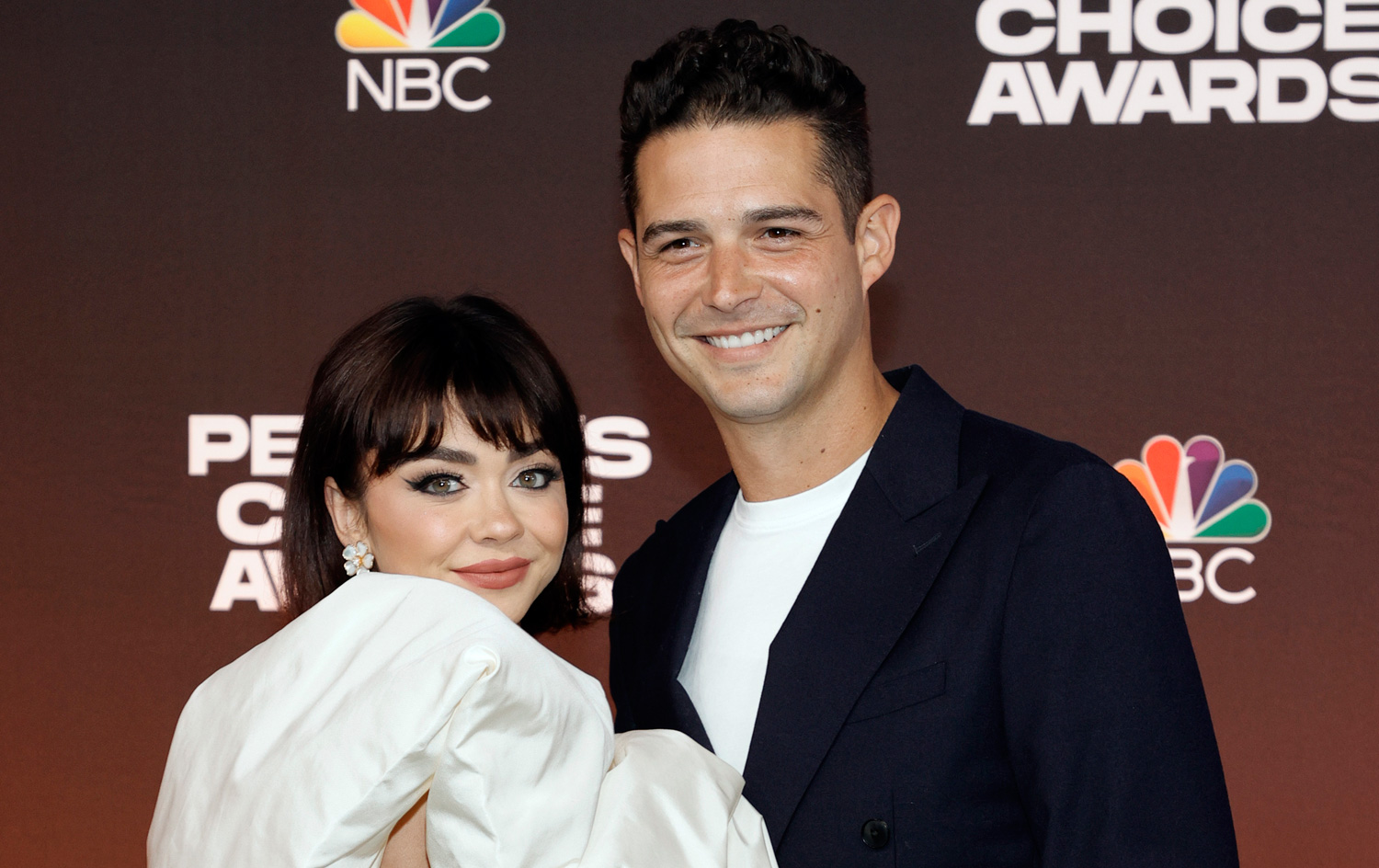 Sarah Hyland & Wells Adams Reveal Wedding Photo – See Her Vera Wang ...