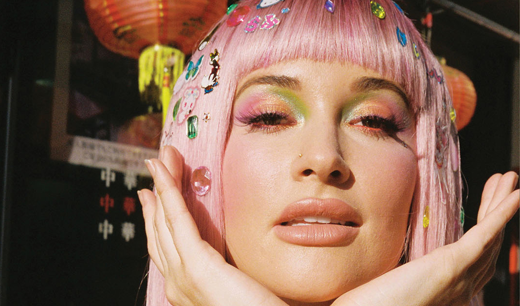 Kacey Musgraves Poses for ‘Wonderland’ Shoot Inspired by Baz Luhrmann’s ...