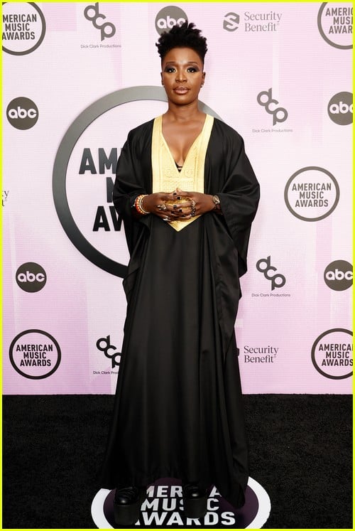 AMAs 2022 – Every Red Carpet Look Revealed! (Photos) | 2022 American ...