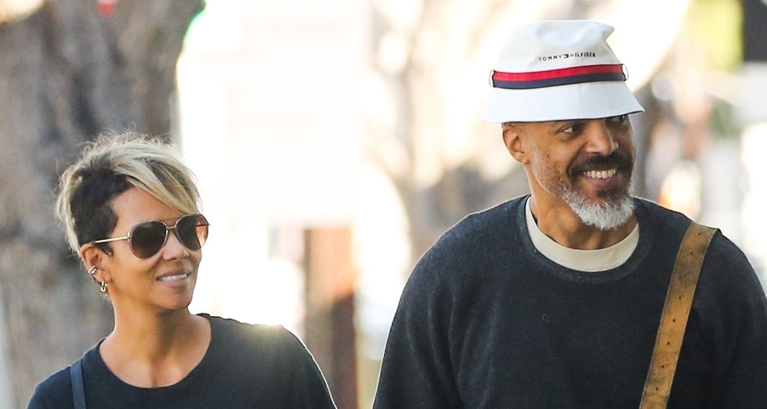 Halle Berry & Boyfriend Van Hunt Hold Hands While Out Furniture ...