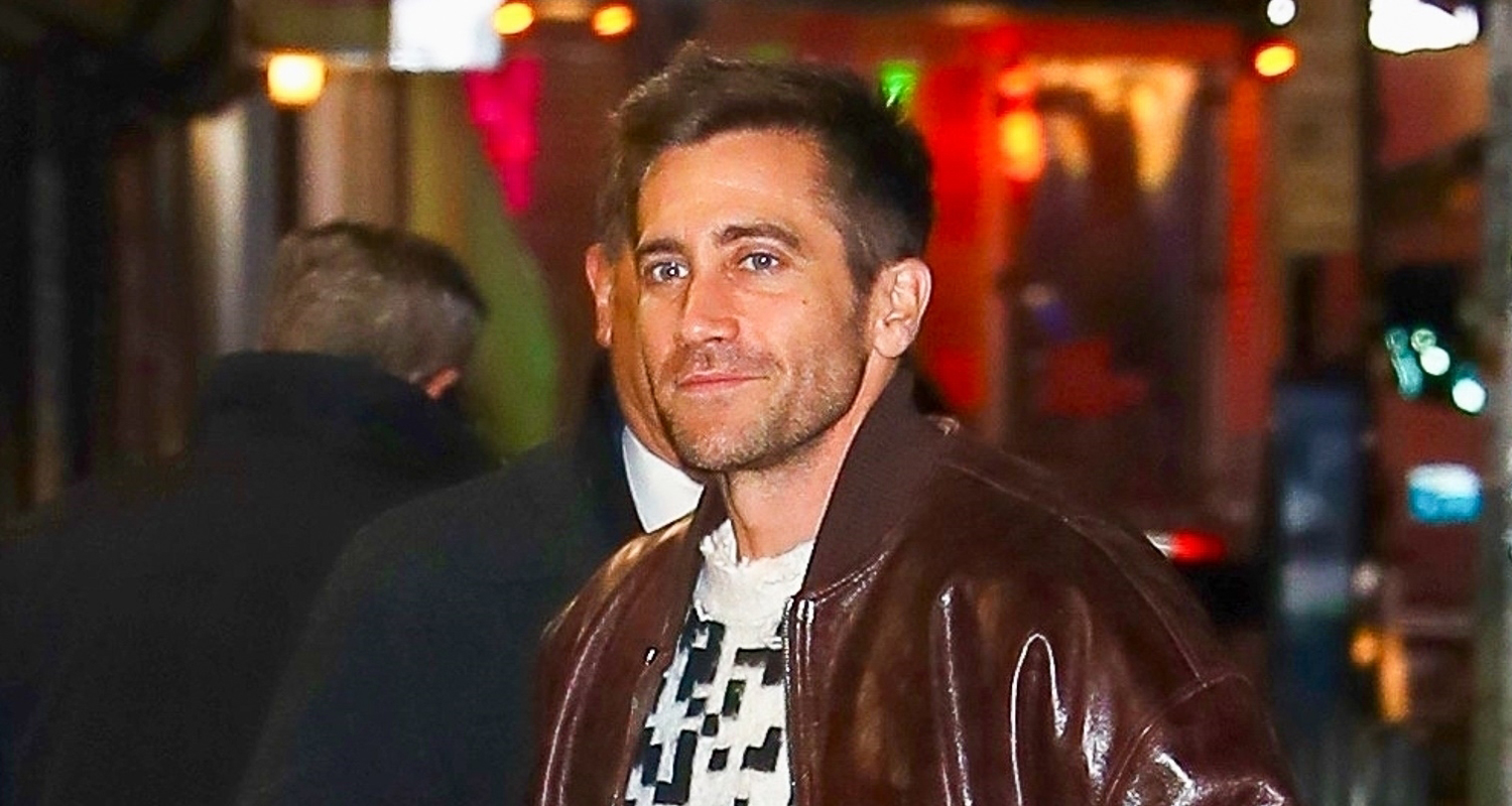 Jake Gyllenhaal is Greeted by Fans While Arriving at ‘Late Show’ Taping ...