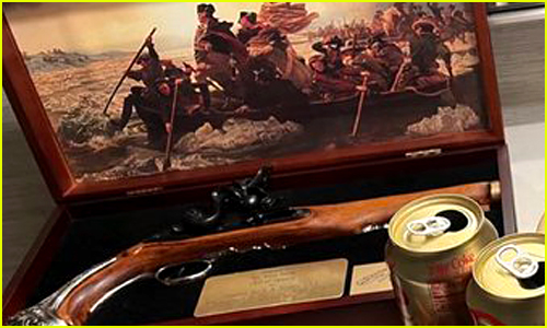 Elon Musk’s Bedside Table Photo Goes Viral – Every Item Identified ...