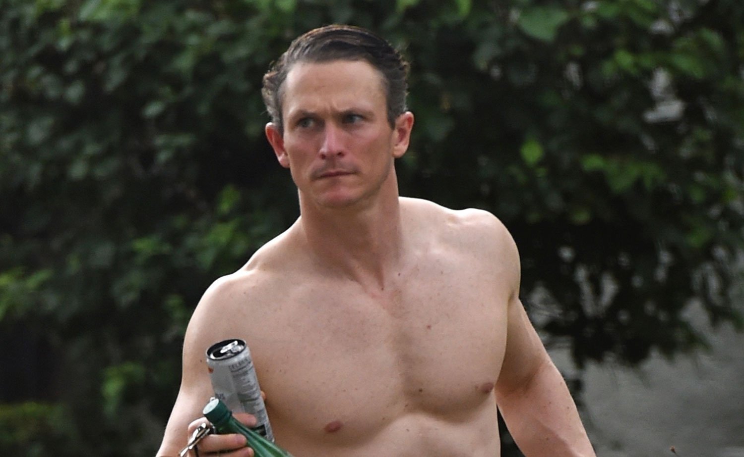 ‘Echoes’ Actor Jonathan Tucker Bares Muscular Physique While Going ...