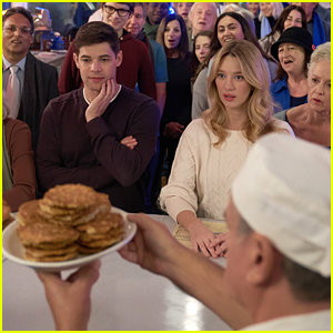 Yael Grobglas Reveals Filming Hallmark's 'Hanukkah on Rye' Was 'Tri...