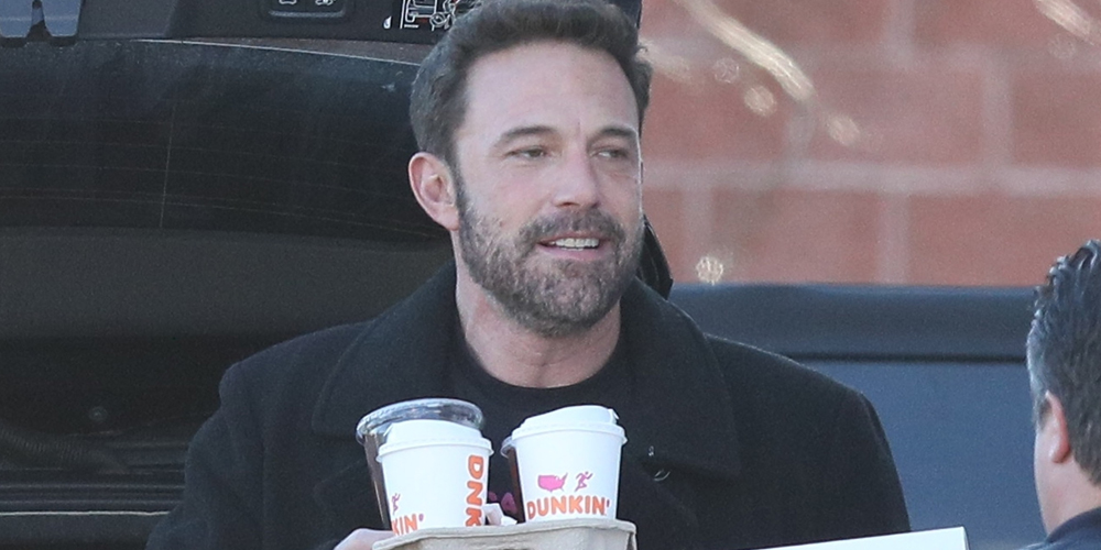 Ben Affleck Spotted Serving Drinks in Dunkin’ Donuts Drive-Thru in ...