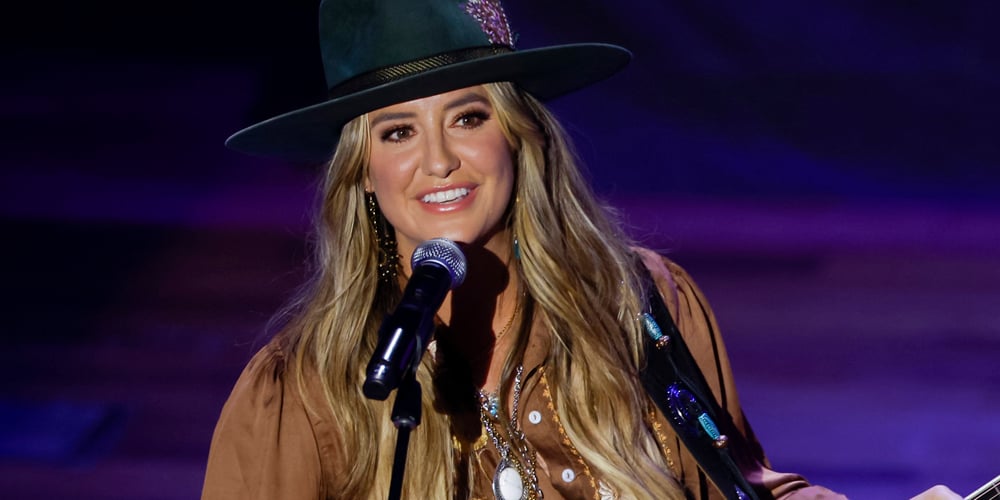 Lainey Wilson Responds After Her Backside Goes Viral on TikTok | Lainey ...