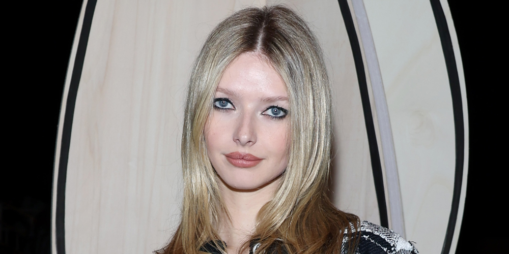 Apple Martin Looks So Much Like Mom Gwyneth Paltrow, Attends Chanel ...