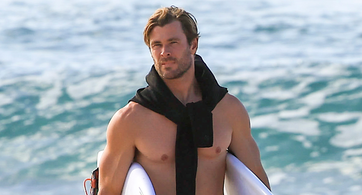 Chris Hemsworth’s Back Muscles Are Looking Ripped in New Shirtless ...