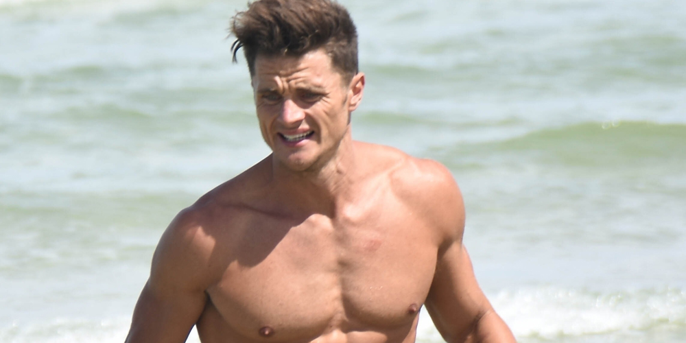 ‘Married at First Sight’ Star Shannon Adams Hits the Beach Shirtless in ...