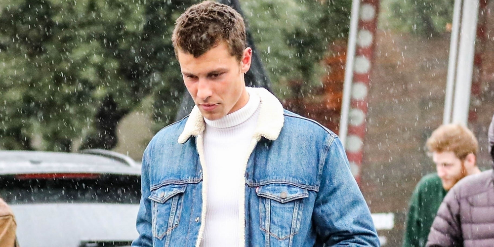 Shawn Mendes Joins His Pals For Some Shopping In The Rain | Shawn ...