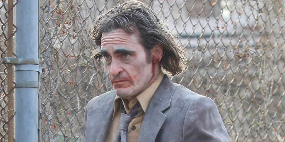 Joaquin Phoenix Looks Like A Haunting Dusty Zombie on ‘Joker: Folie a ...