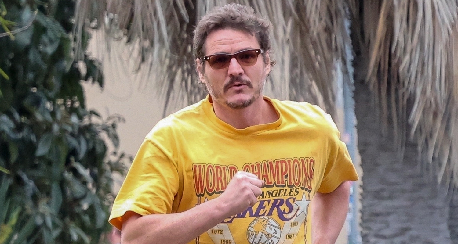 Pedro Pascal Hurries to His Car While Out Running Errands | Pedro ...