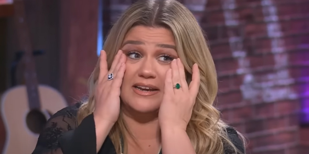 Kelly Clarkson Reveals Her Daughter Is Being Bullied for Dyslexia ...