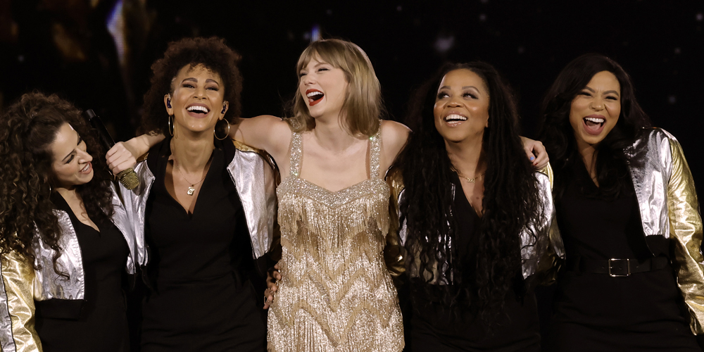 Taylor Swift Gave Her '22′ Hat to Someone Very Special During Night 2 ...