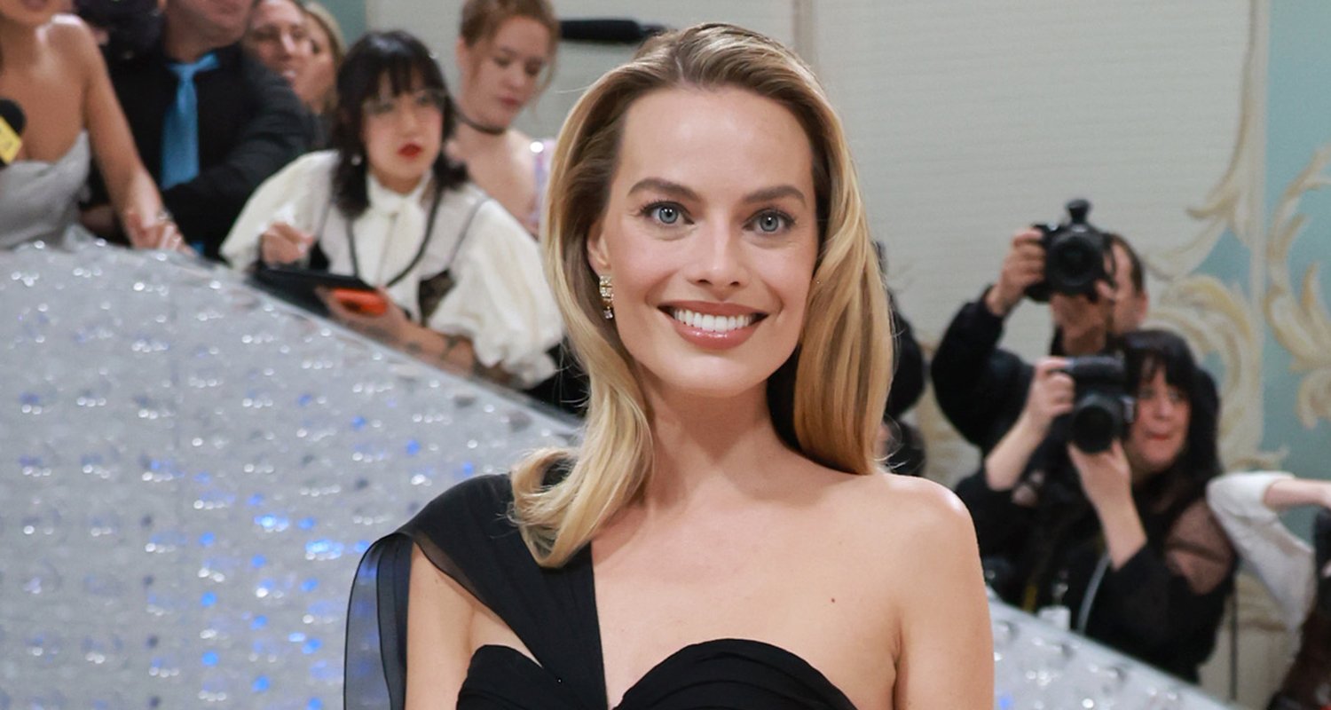 Margot Robbie Wears Clear PVC Corset Dress to Met Gala 2023 | 2023 Met Gala, Margot Robbie, Met ...