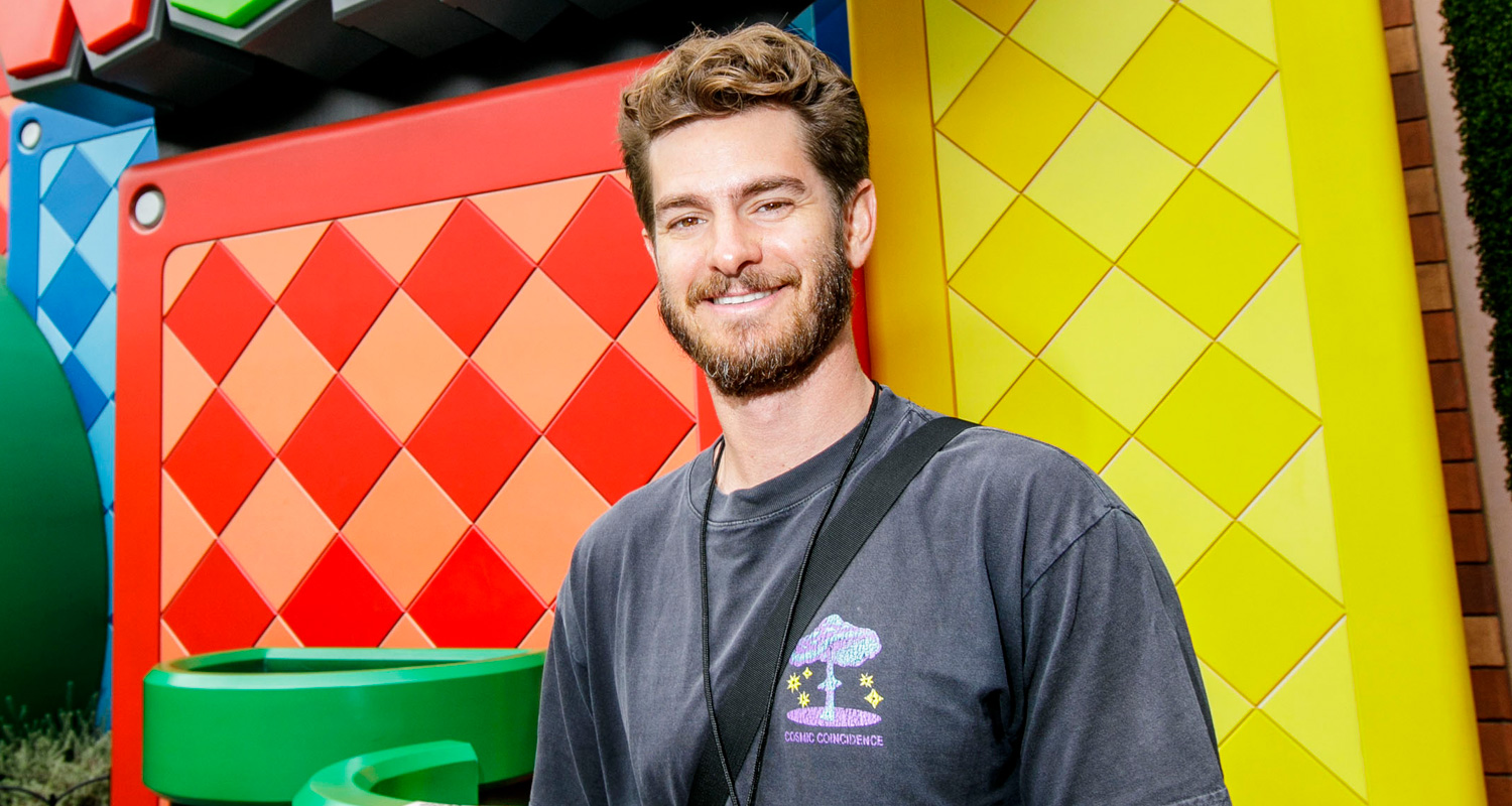 Andrew Garfield Visits Super Nintendo World in Hollywood! | Andrew ...