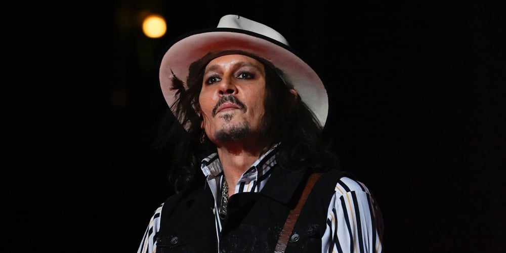 Johnny Depp Takes the Stage With Hollywood Vampires as Band Rocks Out ...
