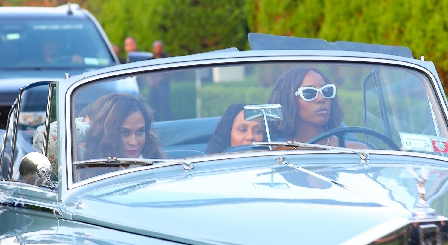 Kelly Rowland Drives with Beyonce’s Mom Tina While Arriving at Fourth ...