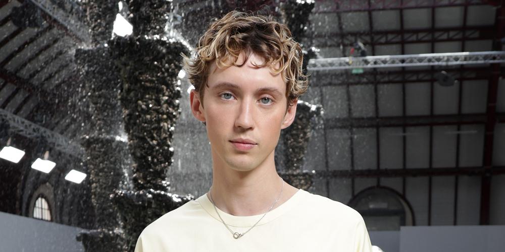 Troye Sivan Talks His Kelly Clarkson ‘Feud’ & Celebrity Crush, Makes ...