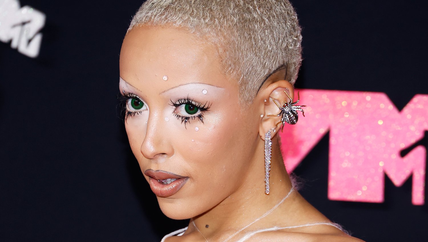 Doja Cat lanza el álbum 'Scarlet', defiende el arte y explica el ...