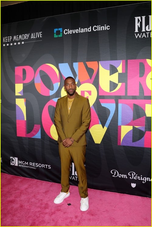 Blake Shelton Gets Support from Wife Gwen Stefani as He’s Honored at ...