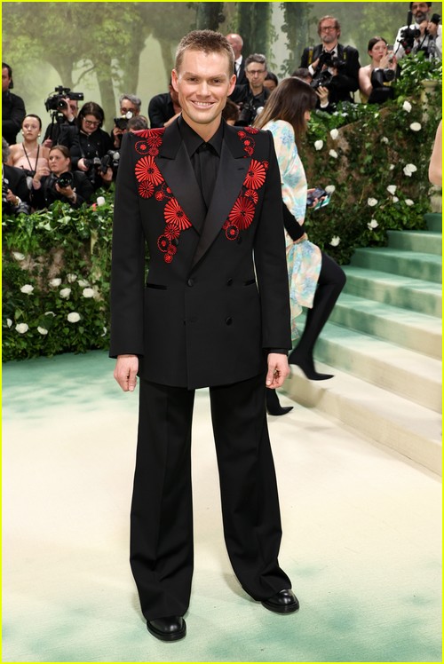 Met Gala 2024 – Every Celeb on Red Carpet, Full Guest List Revealed ...