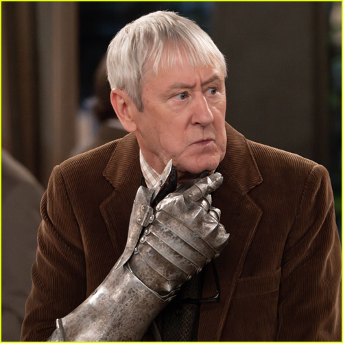 ‘Frasier’ Season 2 Cast – 9 Stars Returning, 1 Star Joins, & an OG ...