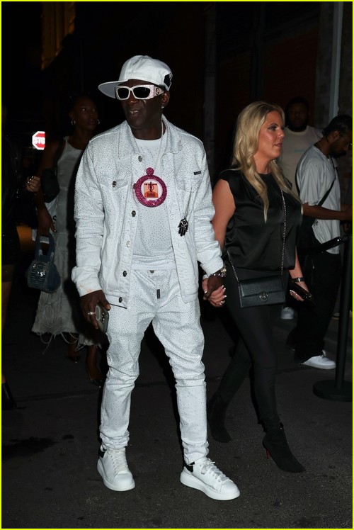 Taylor Swift Joins Post Malone, Flavor Flav, Sabrina Carpenter, & More ...