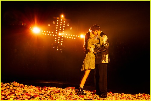 Broadway’s ‘Romeo + Juliet’ Shares New Look at Rachel Zegler & Kit ...