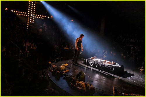 Broadway’s ‘Romeo + Juliet’ Shares New Look at Rachel Zegler & Kit ...